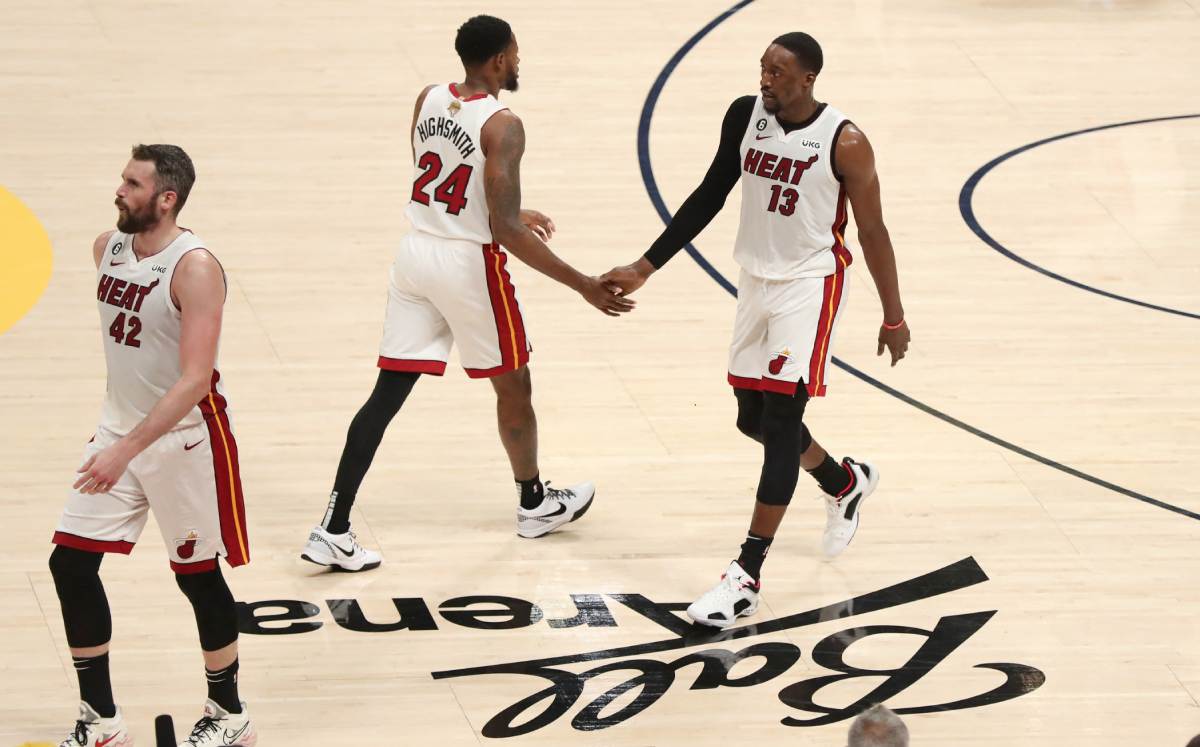 Miami Heat gana en Denver y empata las Finales de la NBA ante Nuggets