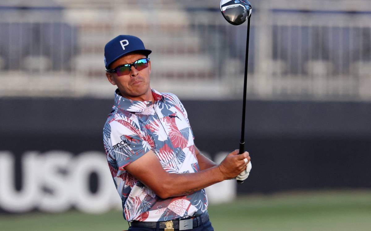 Rickie Fowler, al frente tras complicada segunda ronda del US Open