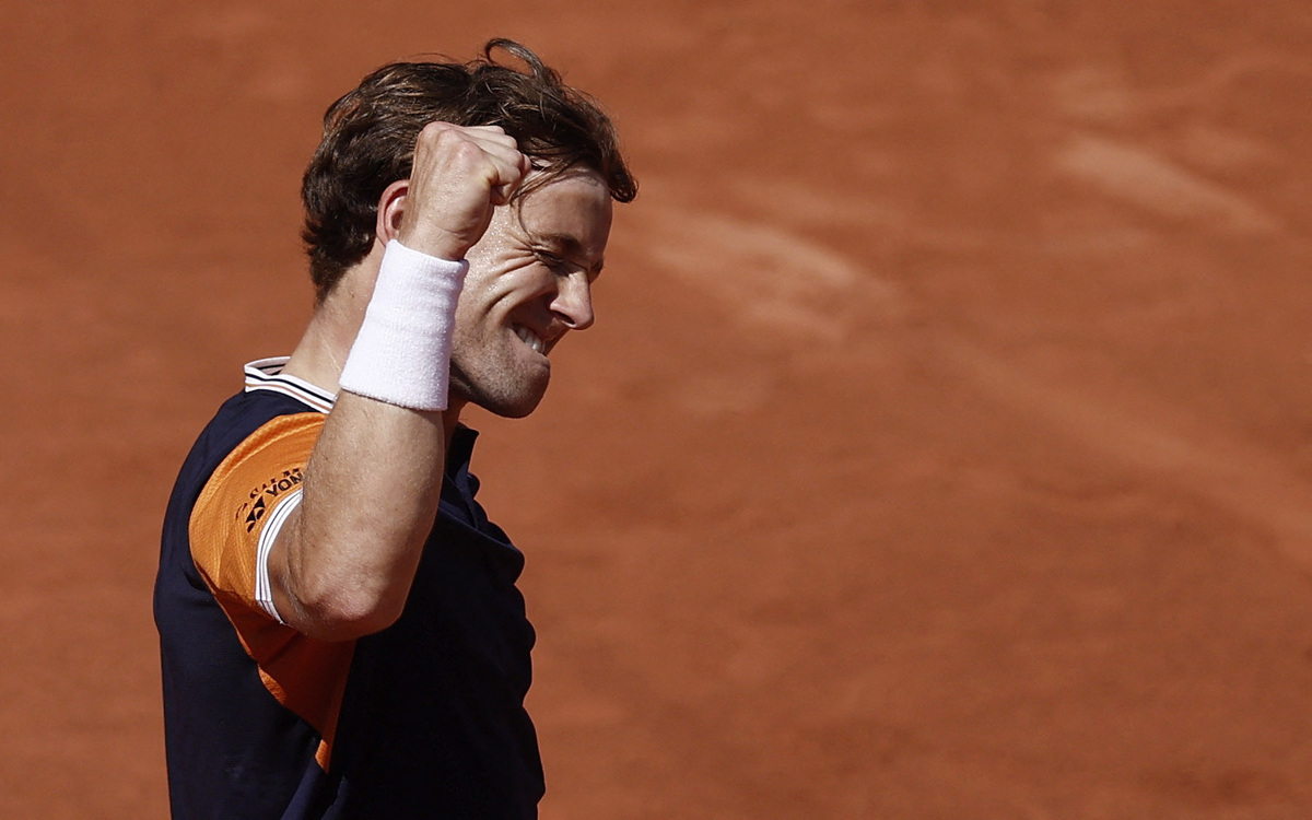 Jarry se impone a Tsitsipas y enfrentará en Cuartos de Halle a Zverev