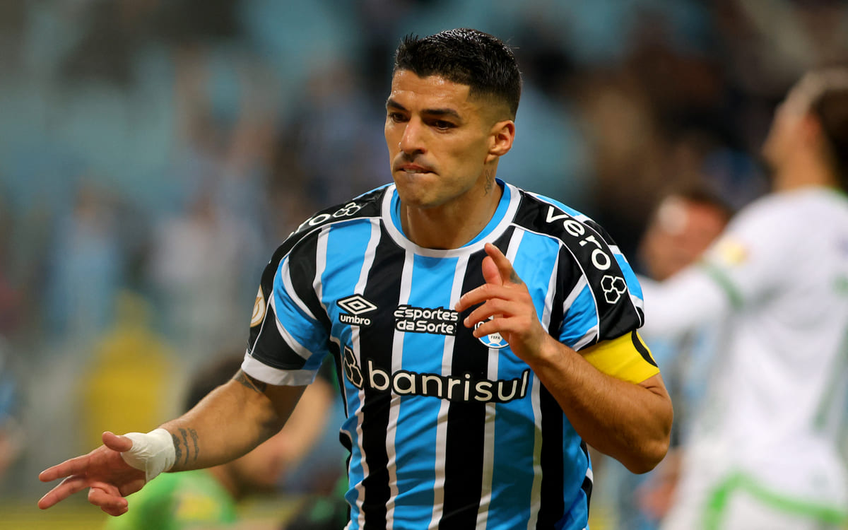 Suárez se luce en victoria del Gremio sobre América-MG
