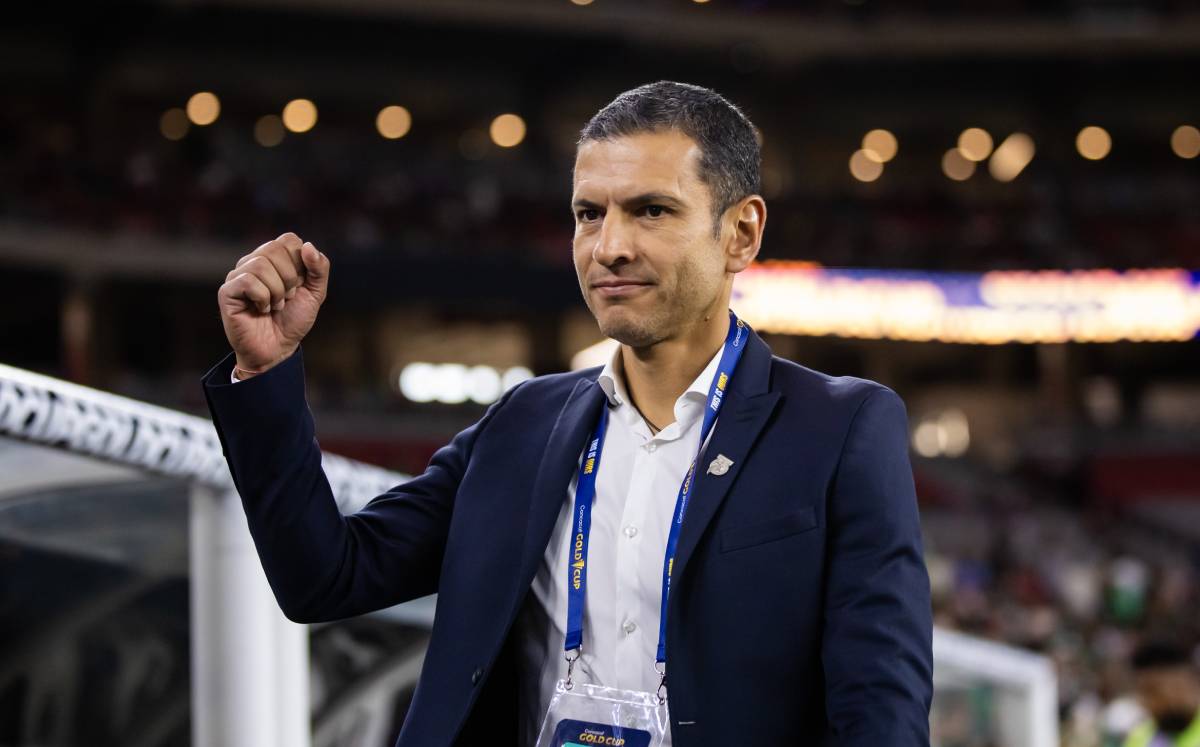 Jimmy Lozano está en el Volcán para presenciar el Clásico Regio 133