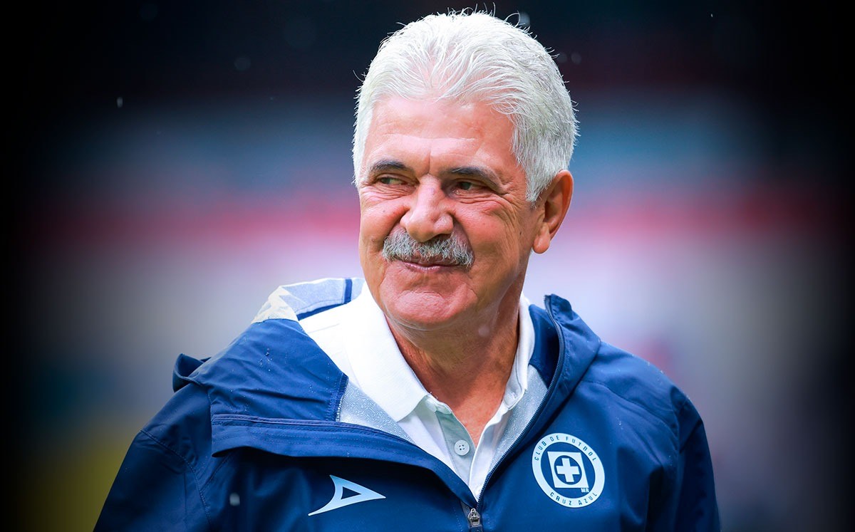 Ronaldinho hizo el ridículo al debutar contra Tuca, ¿y Messi?