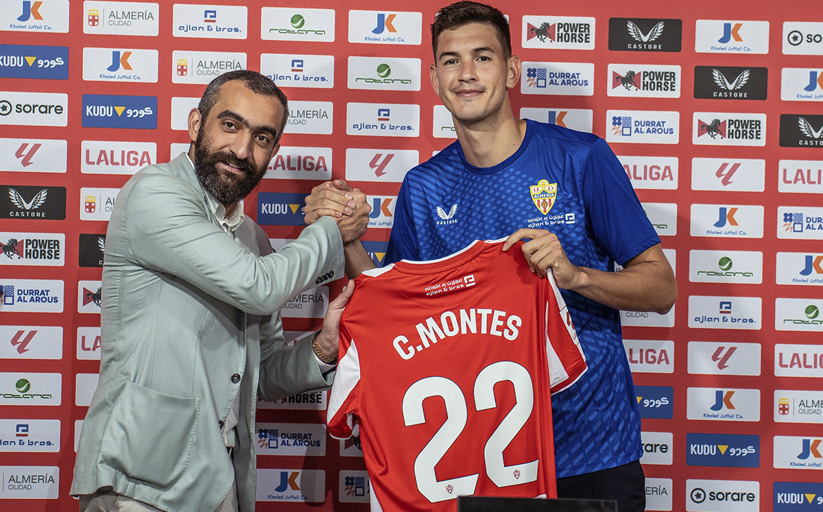 César Montes es presentado como jugador del Almería