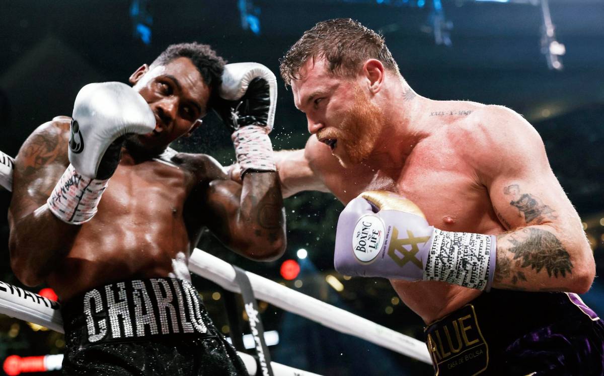 Jermell Charlo reconoce estar impresionado con físico del Canelo: "Es