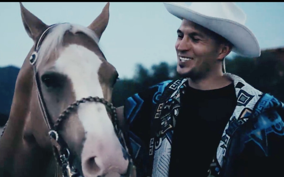 Torres Nilo se retira del futbol; lo anuncia cantando grupero en video ...