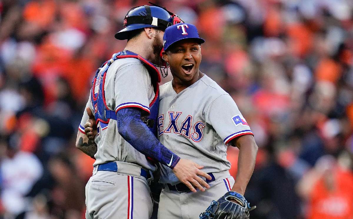 Texas se impuso en el primer juego de la serie ante Baltimore 3-2