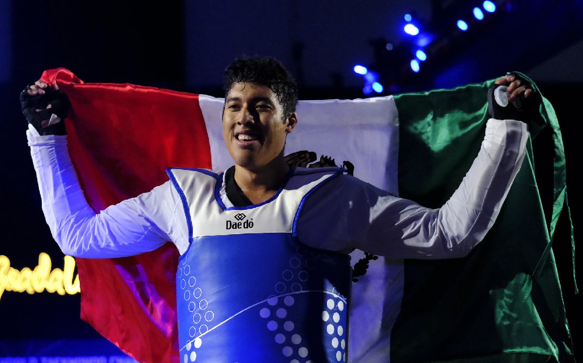 Carlos Sansores y Karina Esquer hablan del orgullo por ser abanderados