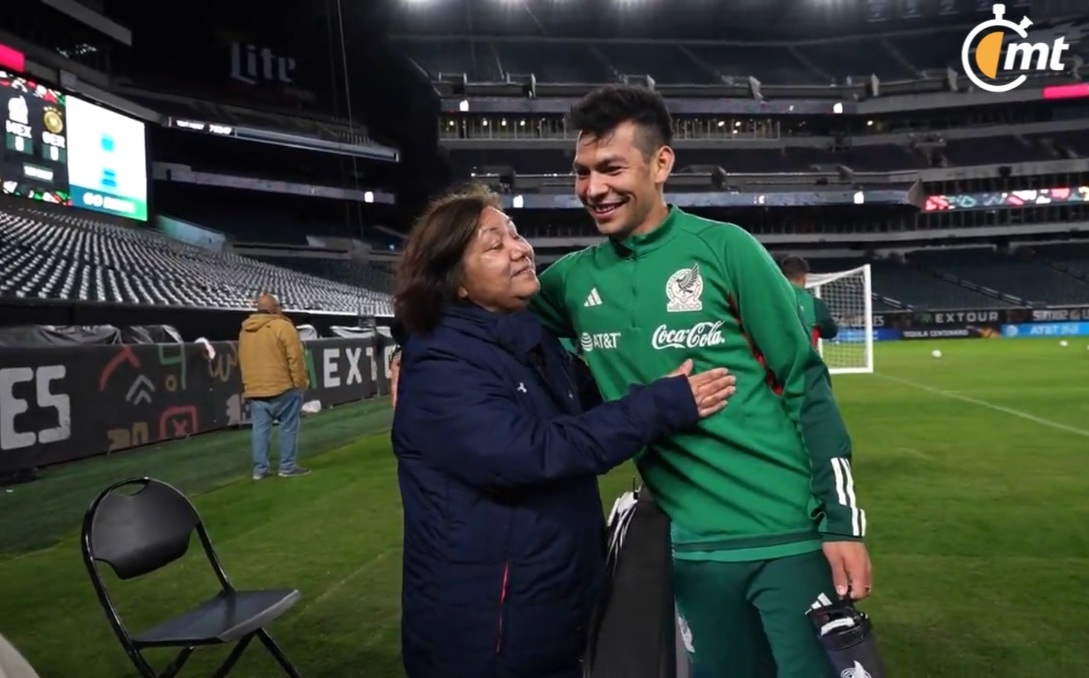 Aficionada Selección Mexicana conoce a Chucky antes de perder la vista