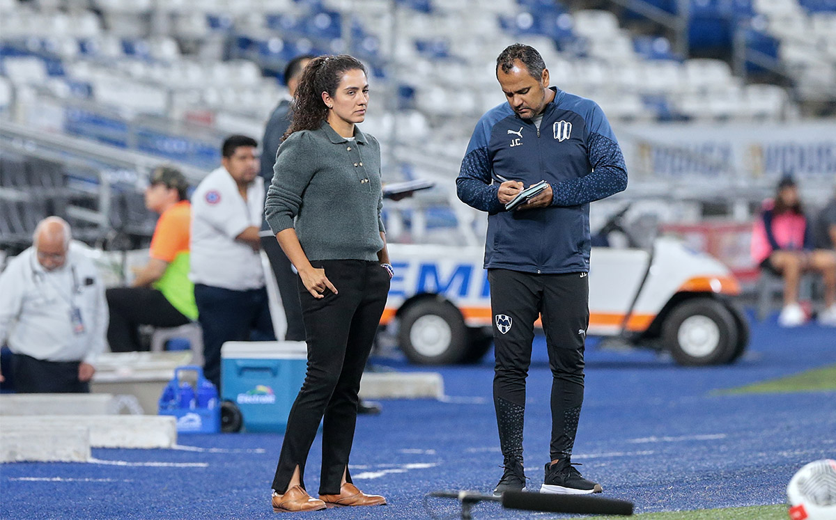 Eva Espejo podría irse de Rayadas con deuda pendiente en el Clásico