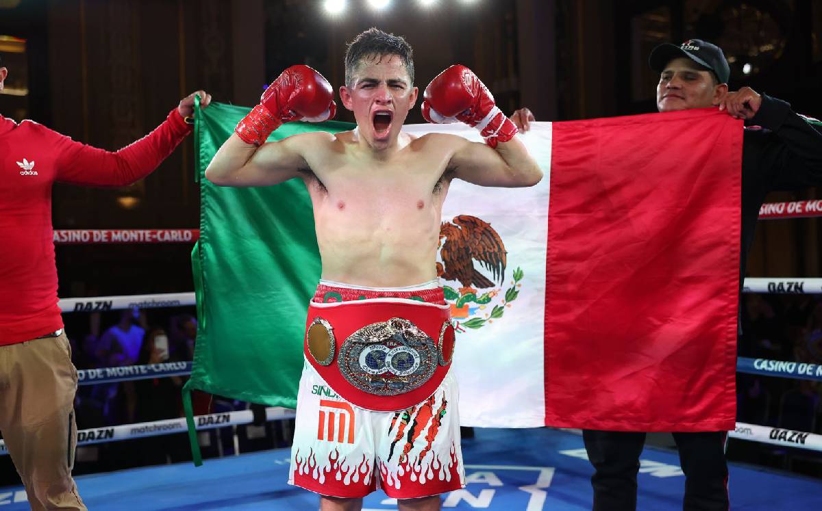 Con brutal KO Adrián Curiel se consagra campeón mundial de la FIB