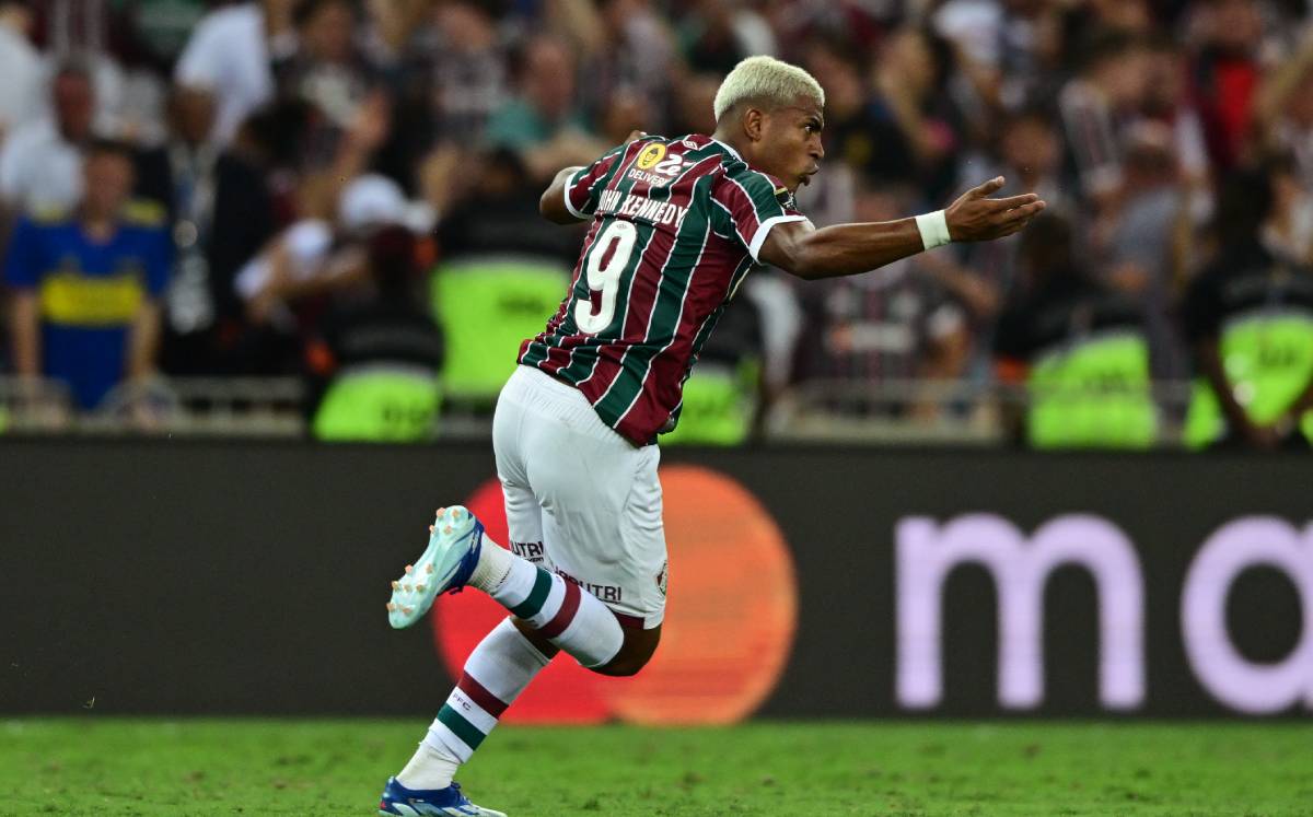 John Kennedy anota para Fluminense y el árbitro lo expulsa