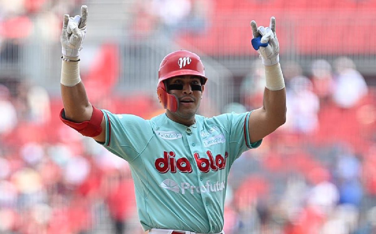 Ramón Flores regresará a Diablos Rojos para la campaña 2024