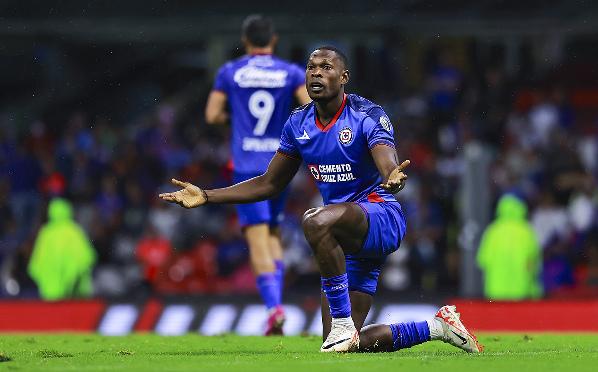 Díber Cambindo deja Cruz Azul y llega a préstamo al Necaxa