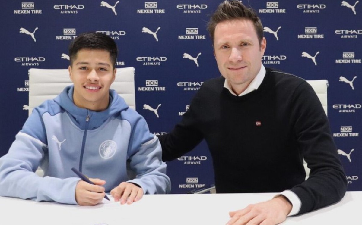 El mexicano Alex Alcalá firma con City Football Group