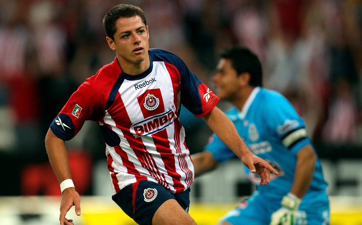 Hacerle gol al América, el pendiente de Chicharito con Chivas