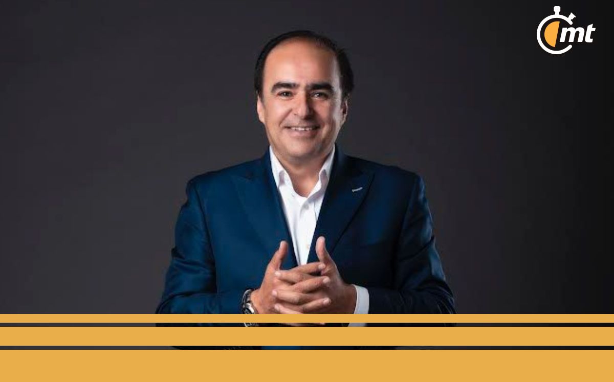 Él es David Medrano, periodista de TV Azteca columnista de Mediotiempo