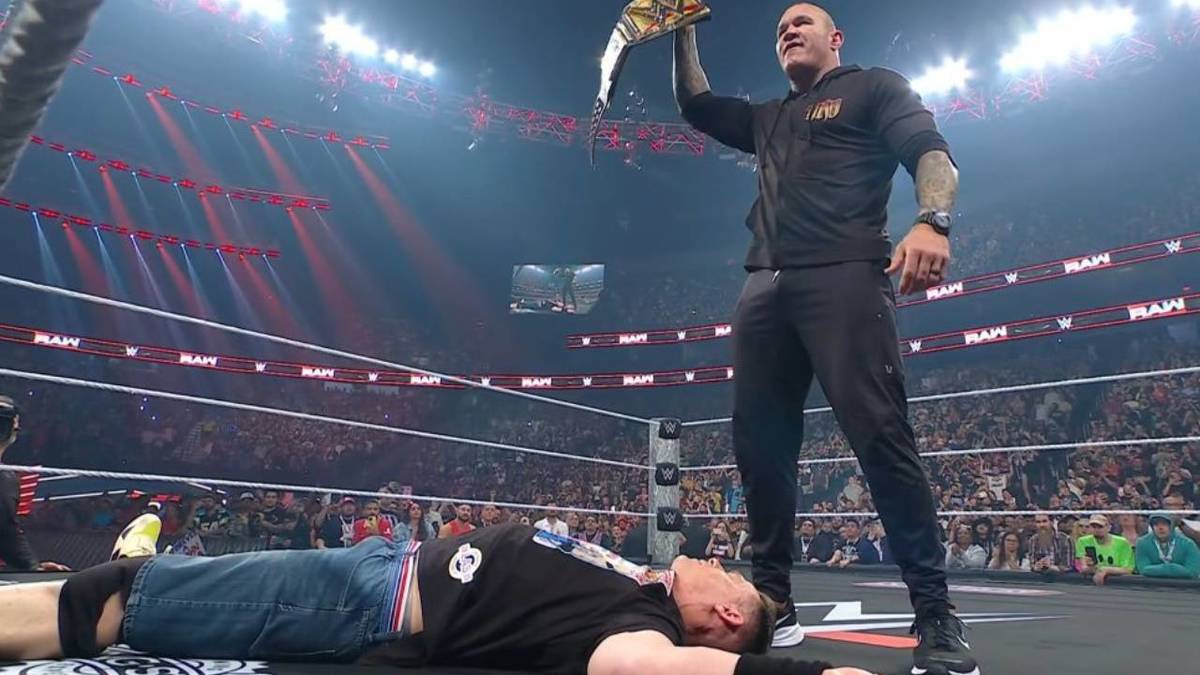 Randy Orton aplica RKO a John Cena y revive la rivalidad histórica