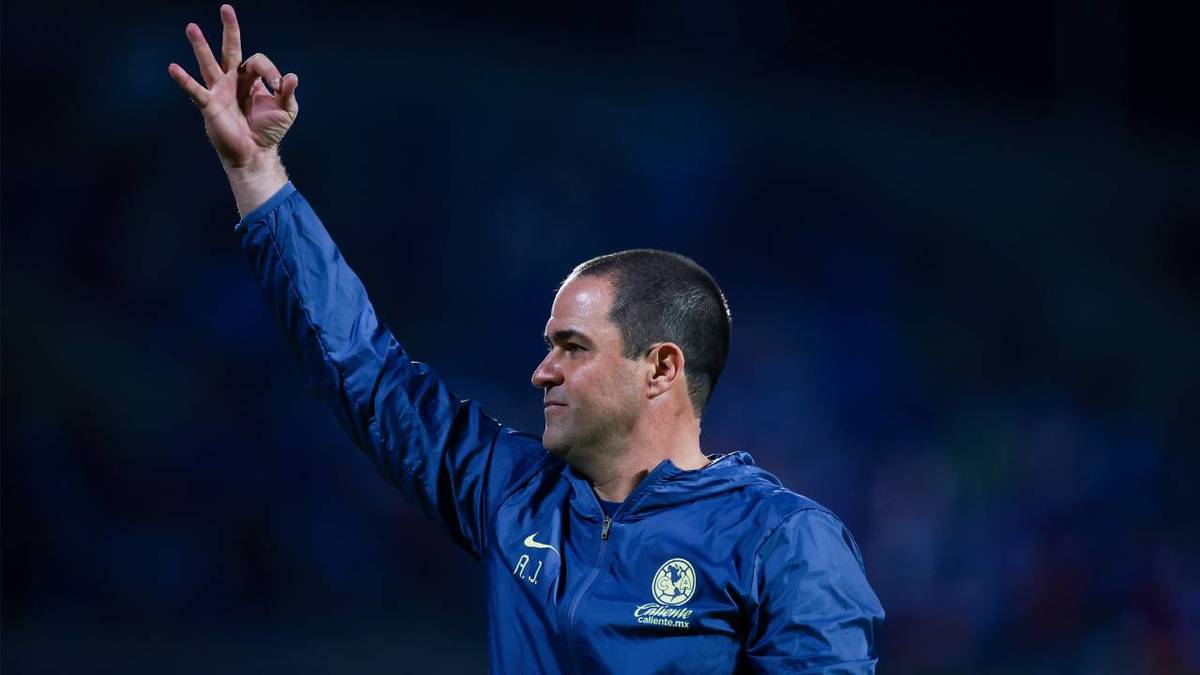 André Jardine revive señal de tricampeonato a la afición de Cruz Azul