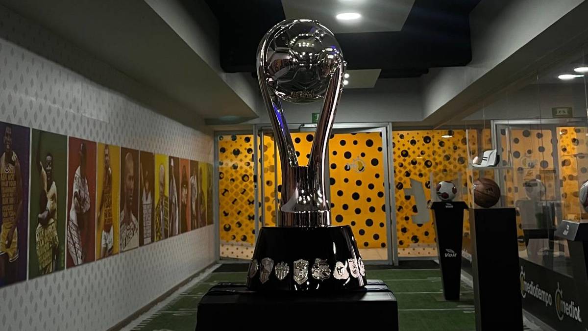Trofeo de la Liga MX hace visita especial a mediotiempo
