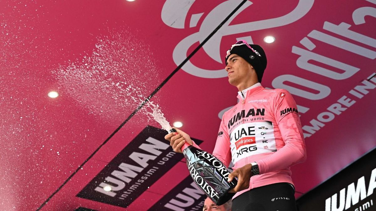 Isaac del Toro cierra segunda semana como líder del Giro de Italia