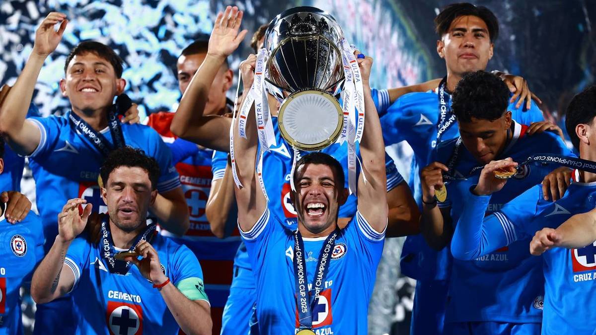 Erik Lira deja entrever su salir de Cruz Azul tras la Concachampions