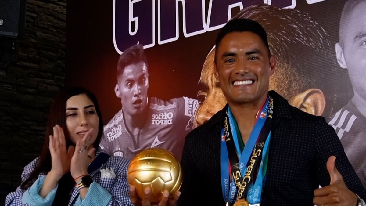Gallito Vázquez se retira del futbol profesional a los 37 años