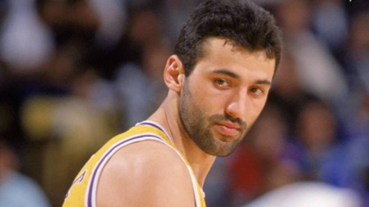 Vlade Divac, operado tras romperse la cadera en un accidente de moto