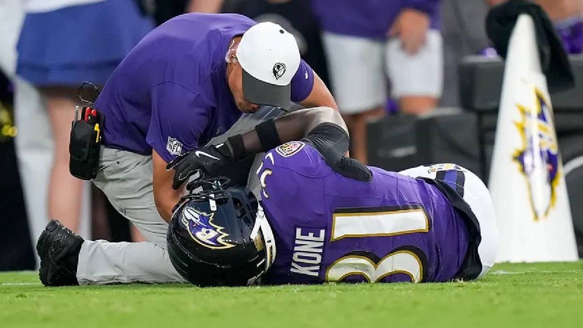 Escalofriante lesión de Bilhal Kone, novato de los Ravens; revelan gra