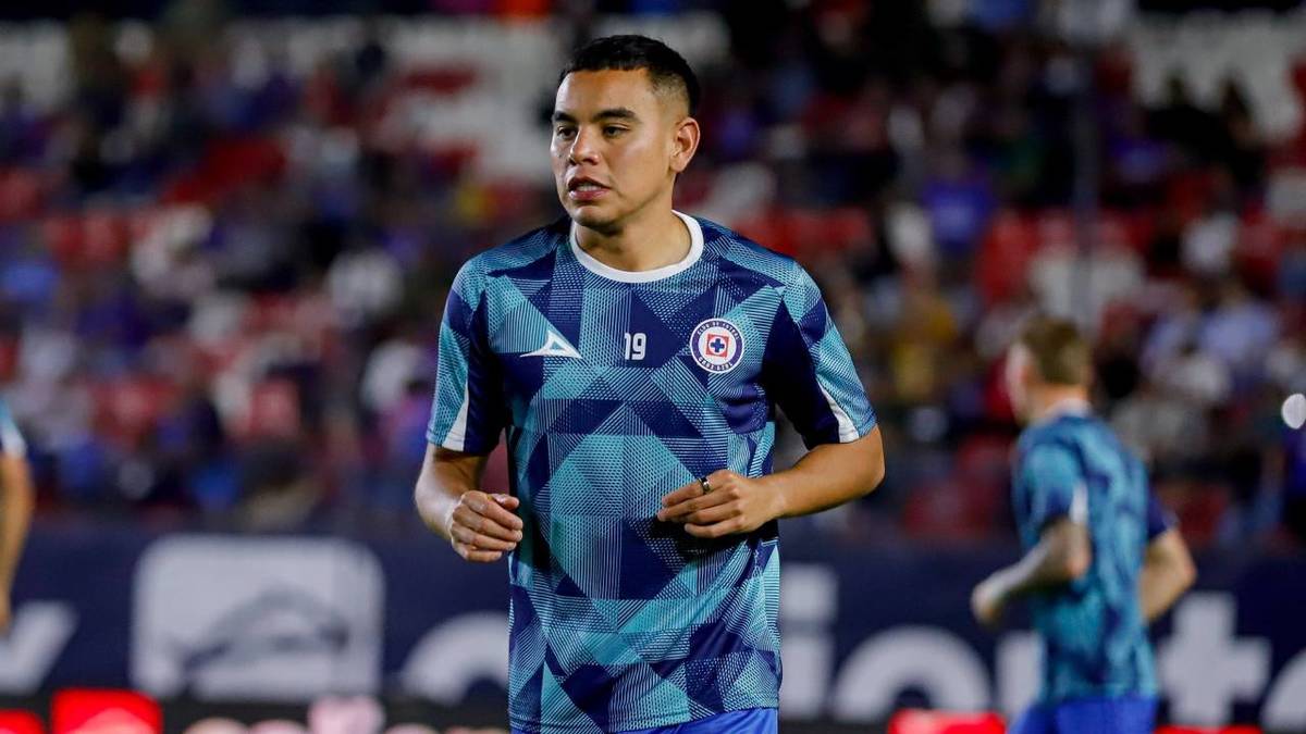 Charly Rodríguez firma un nuevo contrato con Cruz Azul por varios años