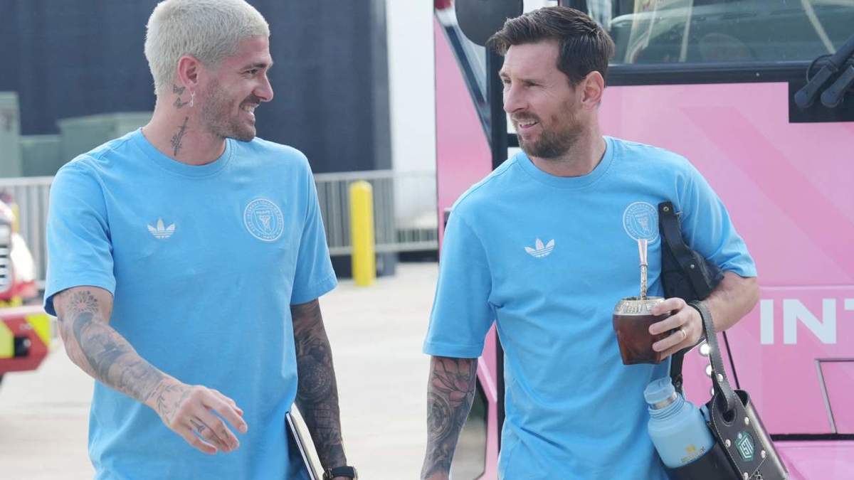Messi confunde a usuarios de redes sociales al usar tenis Off-White