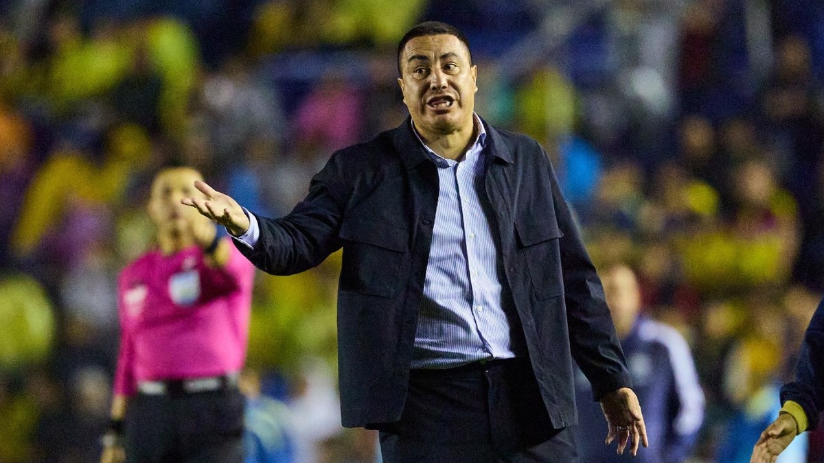 ¿Por qué expulsaron a Efraín Juárez del América vs Pumas?