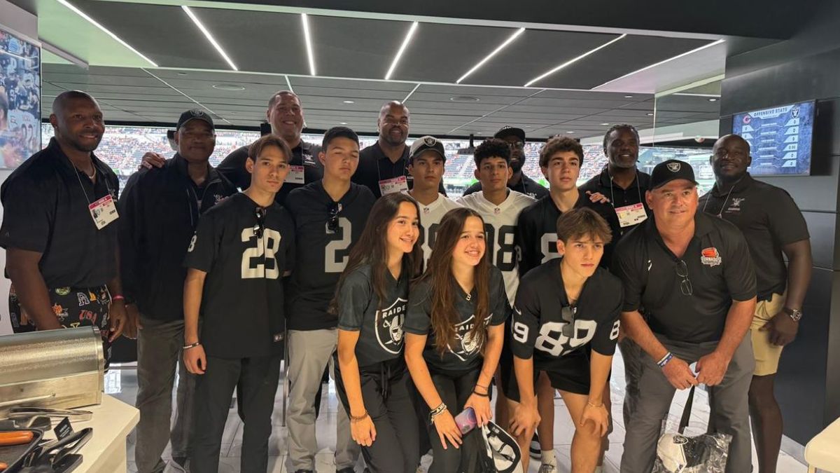 Campeones de NFL Flag Tochito U-14 visitan casa de Raiders