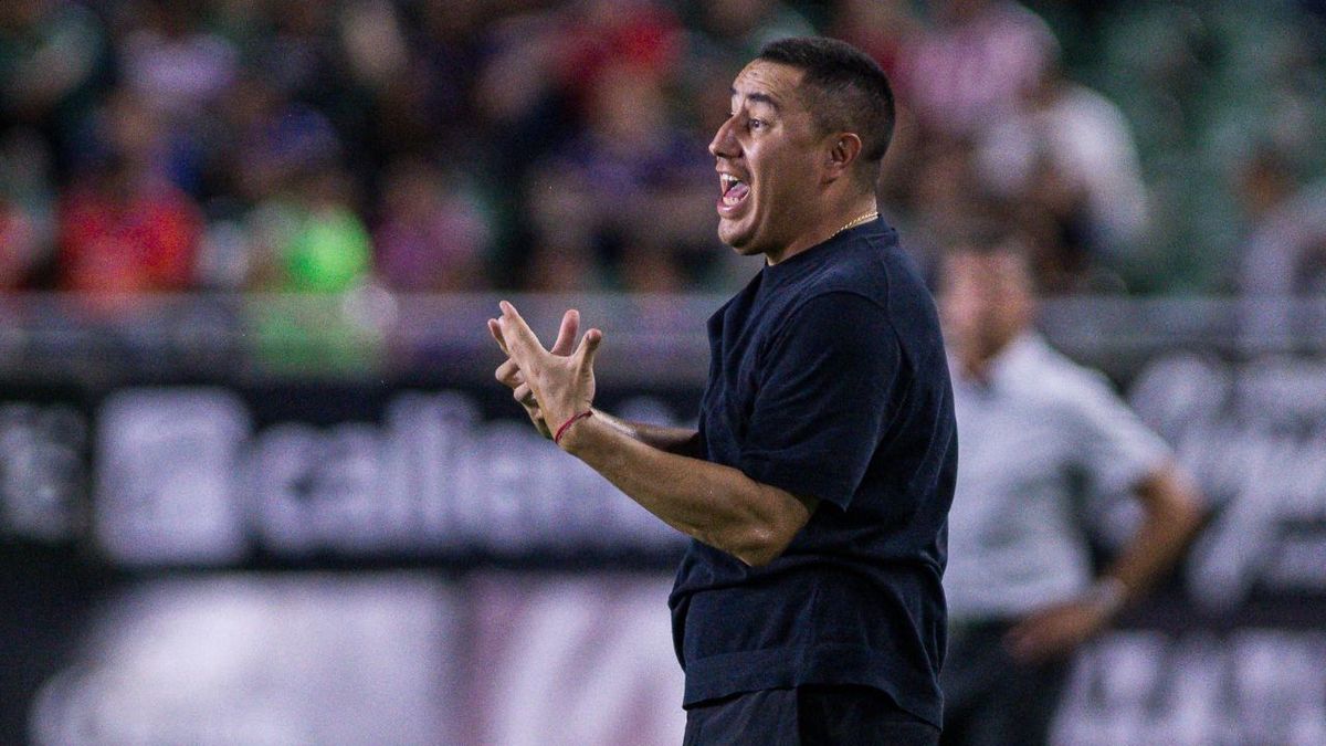 Pumas de Efraín Juárez: fuerte de los débiles y débil de los fuertes