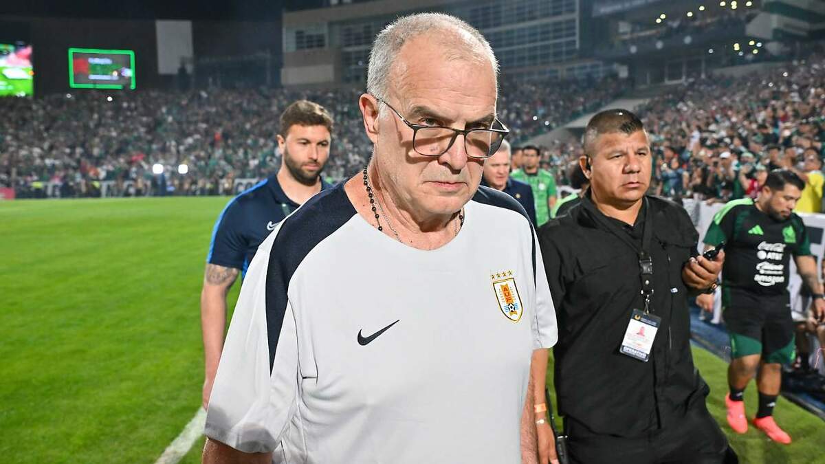 Marcelo Bielsa elogia a Gilberto Mora tras empate de México y Uruguay