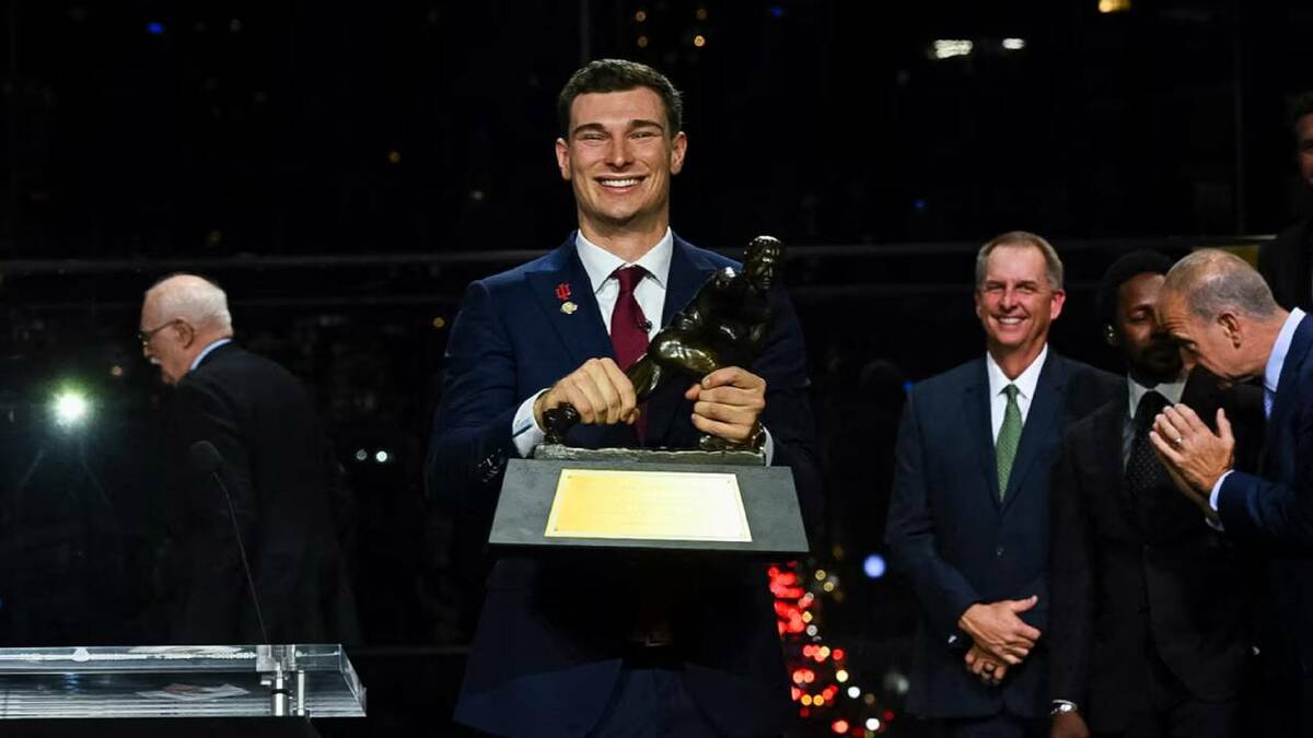 ¿Quién es Fernando Mendoza, ganador del Trofeo Heisman 2025?
