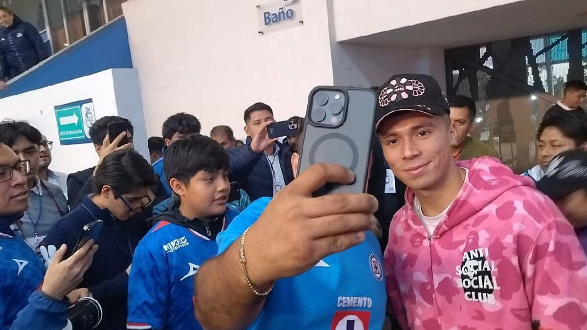 Rodrigo Huescas asistió al partido Cruz Azul vs Atlas en el Cuauhtémoc