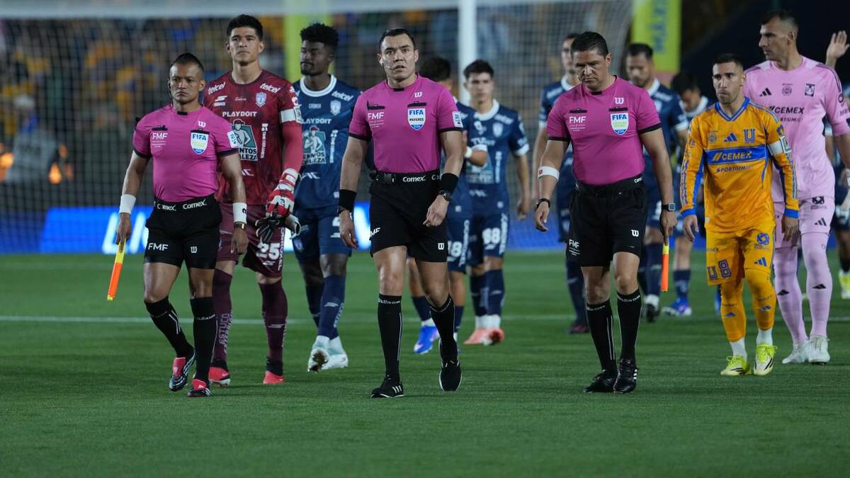 Gato Ortiz anula polémico gol a Pachuca en su visita a Tigres
