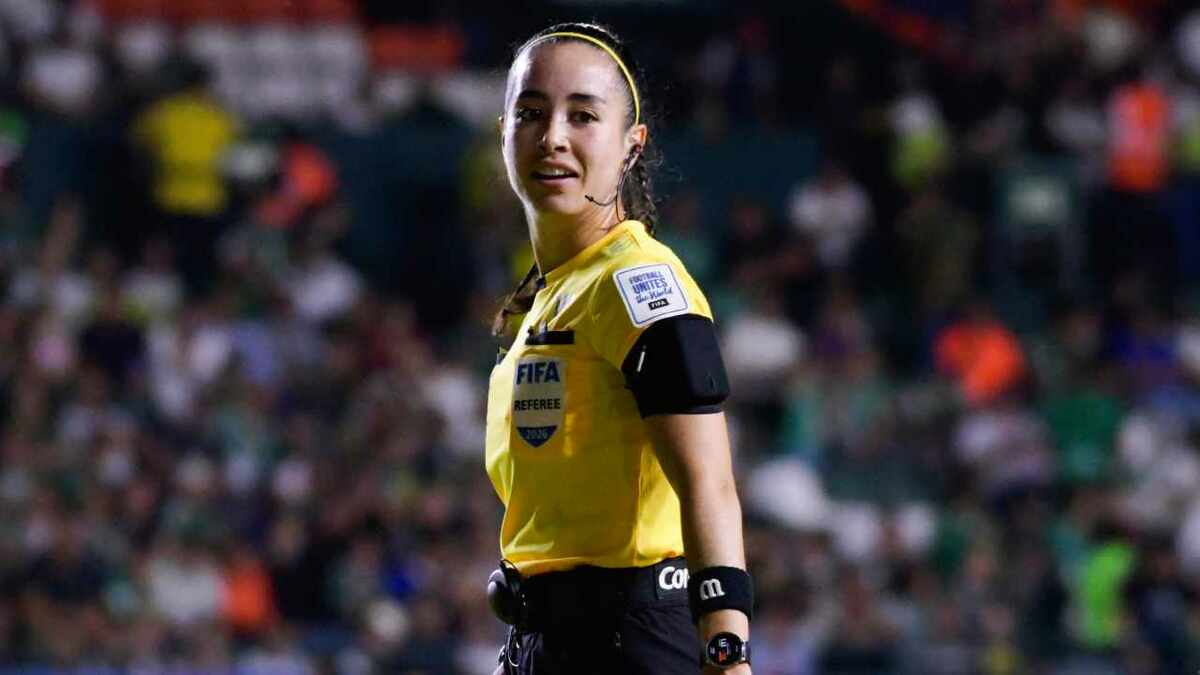 Katia Itzel García busca ser la segunda mujer en pitar en un Mundial