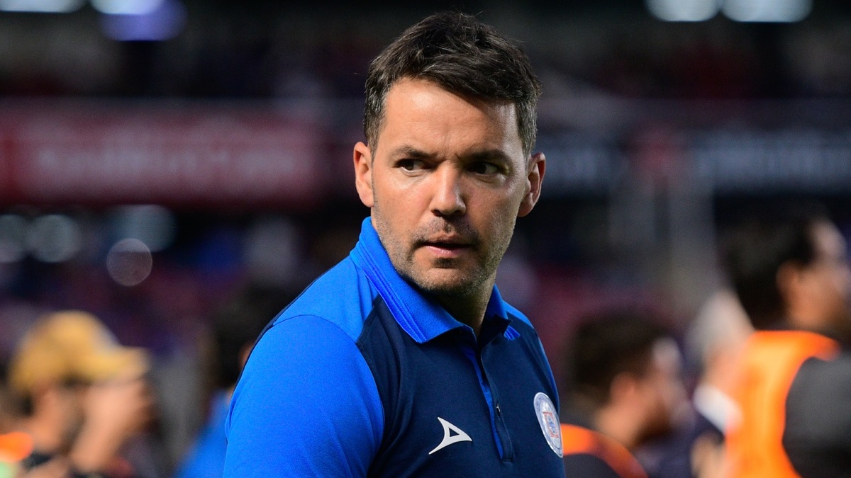 ¿Se va Nicolás Larcamón? Cruz Azul, reunido para definir futuro del DT