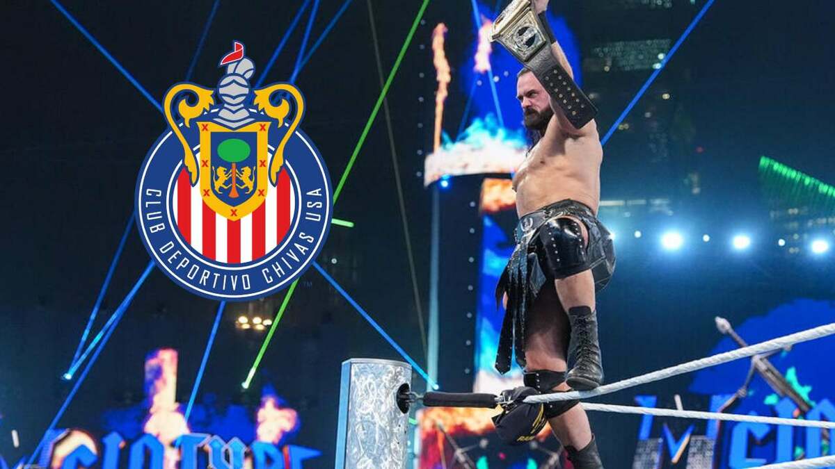 Drew McIntyre posó con un jersey de Chivas